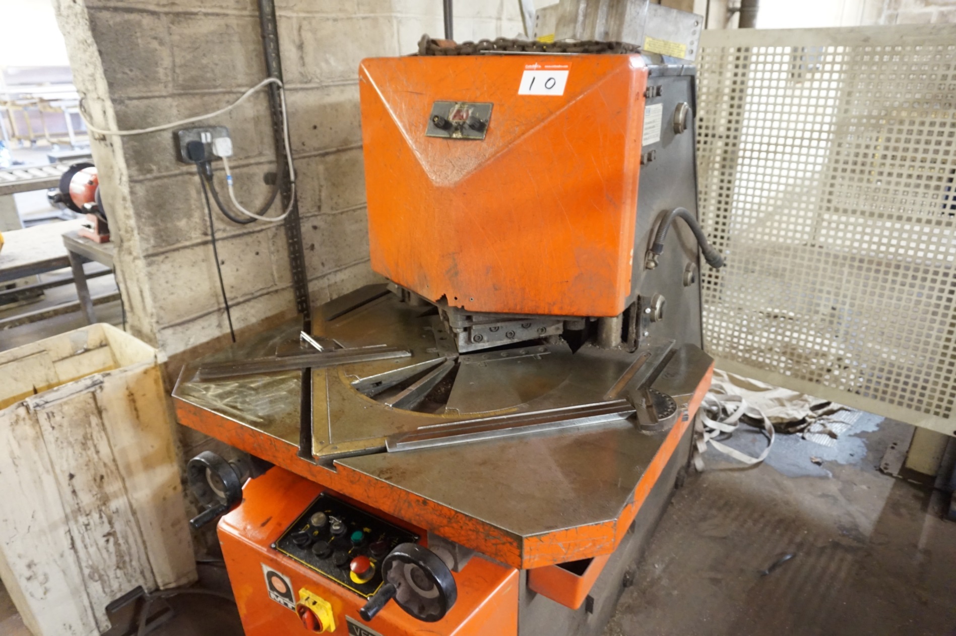 Amada MT Versa 204 Corner Notcher