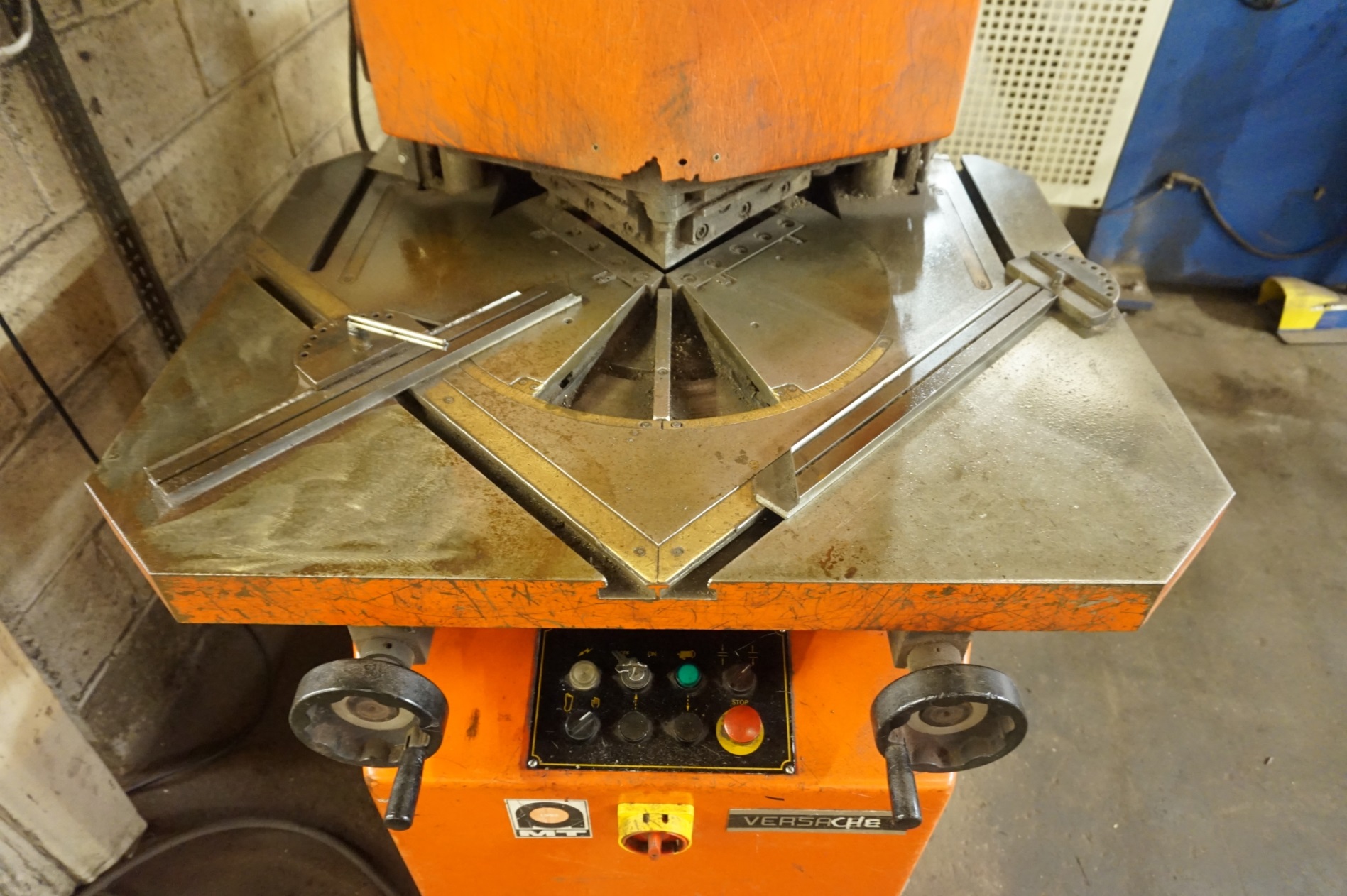 Amada MT Versa 204 Corner Notcher