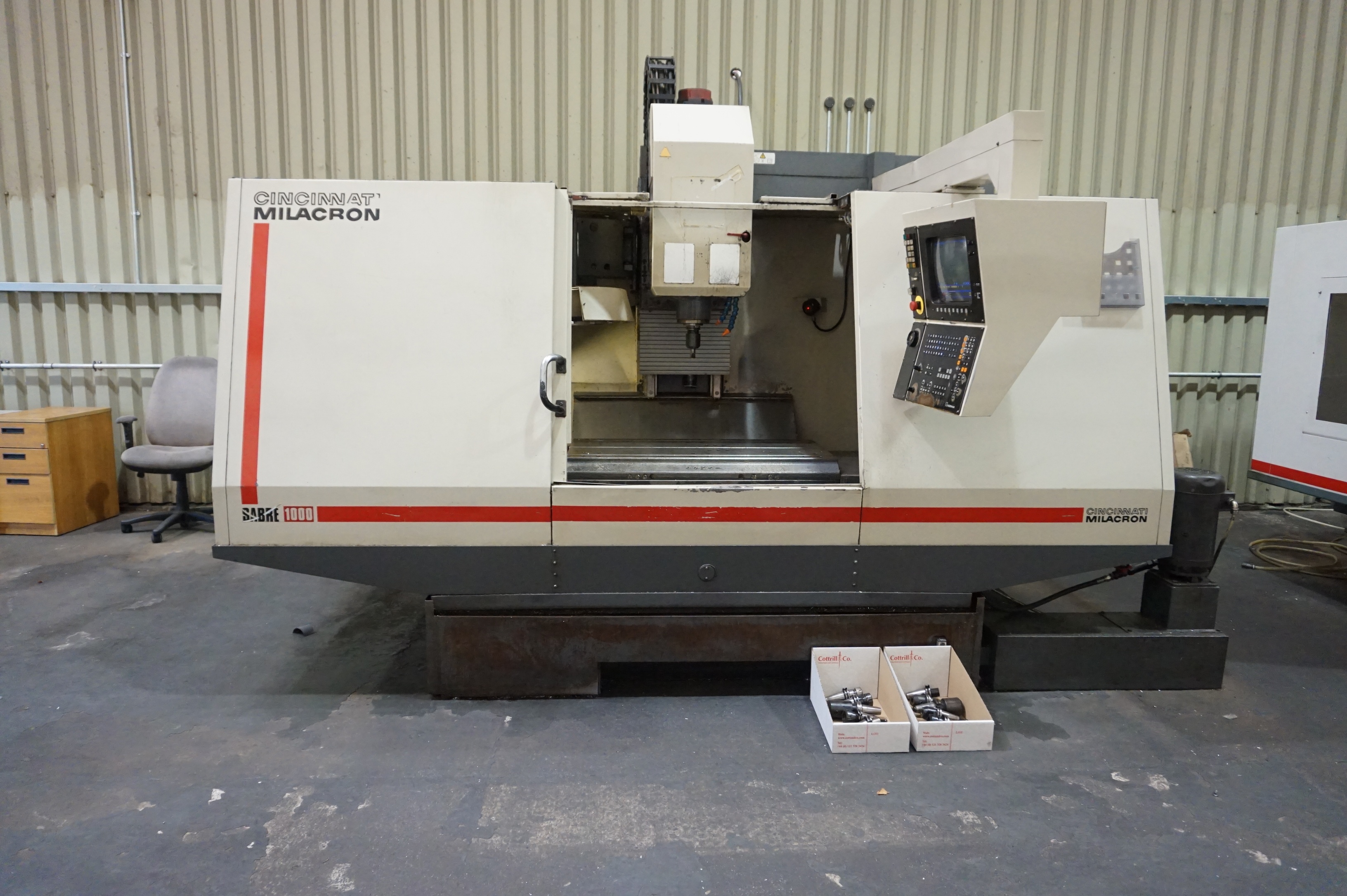 Cincinnati Milacron Sabre 1000 Vertical Machining Centre