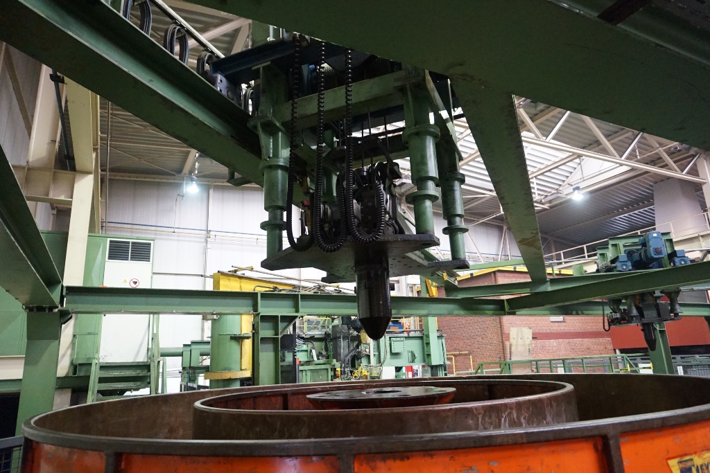 Rotary Crane with two Basket Lifting Device