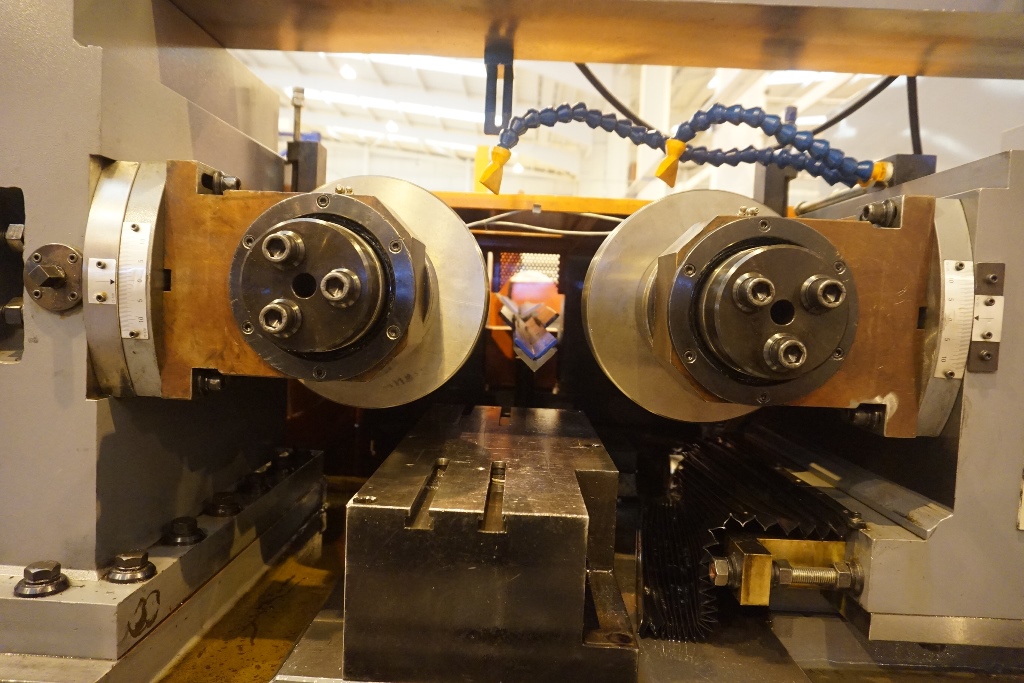 TRT 100-Ton Thread Roller