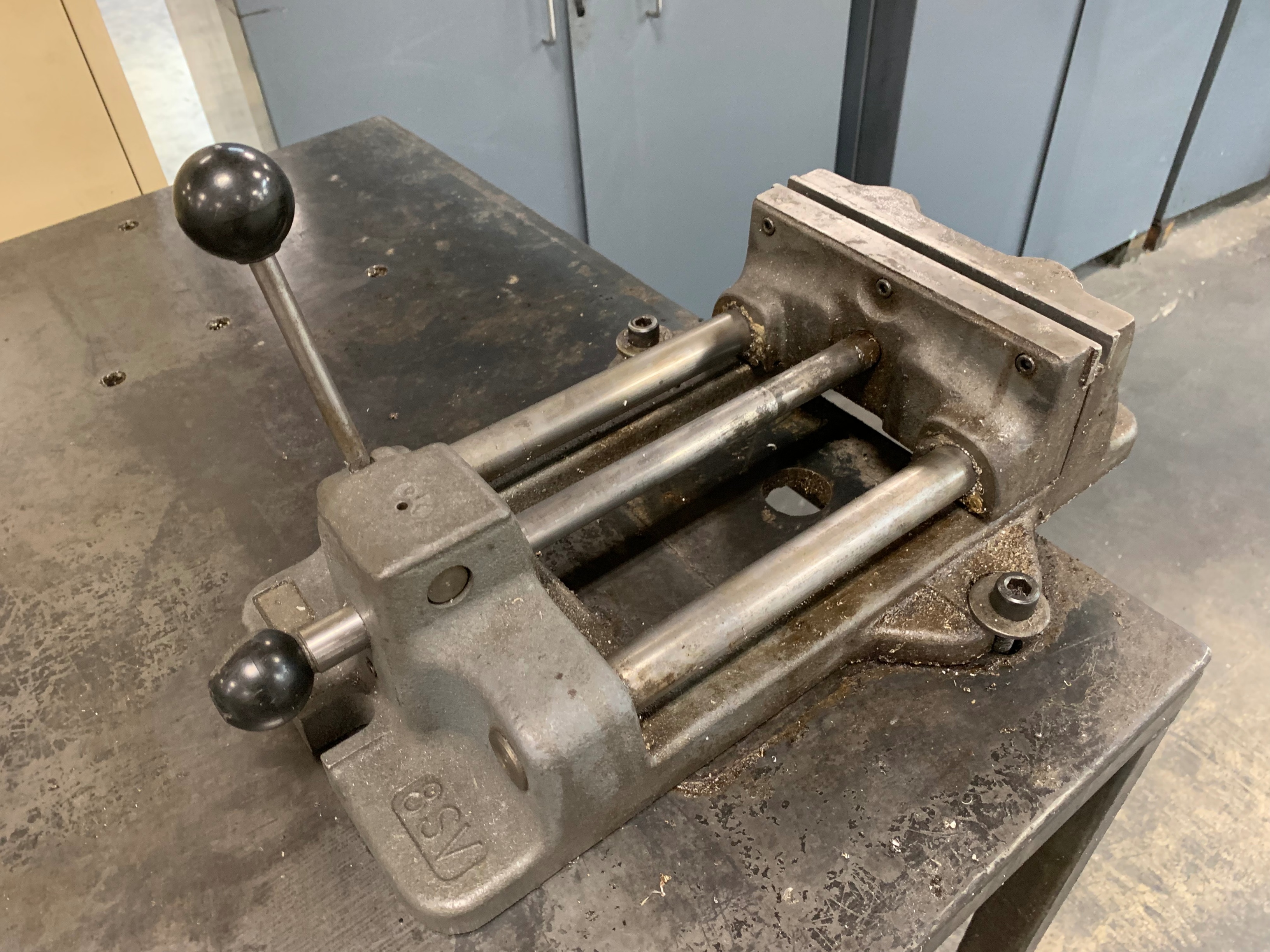Wilton Tapping System w/ 8" Vise