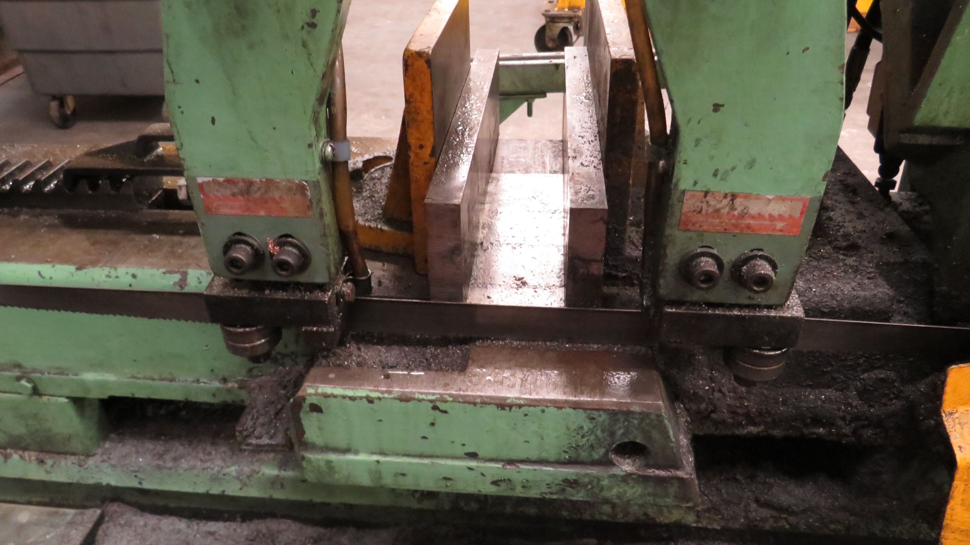 Model UE-250A Horizontal Band Saw