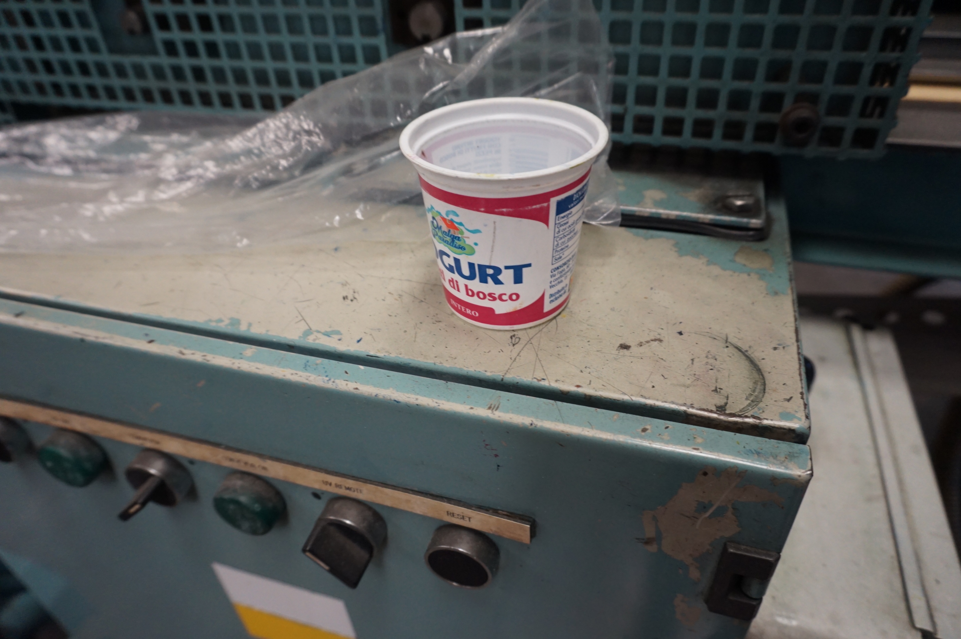 VAN DAM 560UV 6 Colour Dry Offset Cup Printing Machine