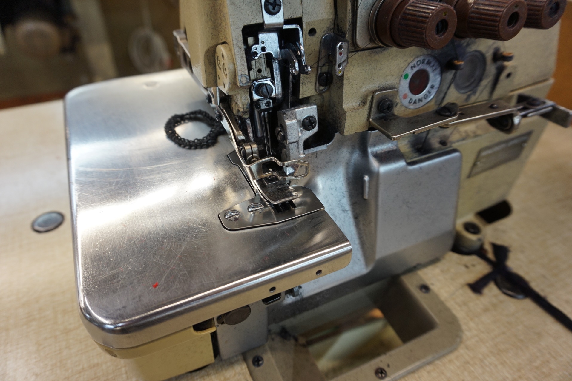 Mauser Spezial 9652-131M Twin Needle Overlock Sewing Machine