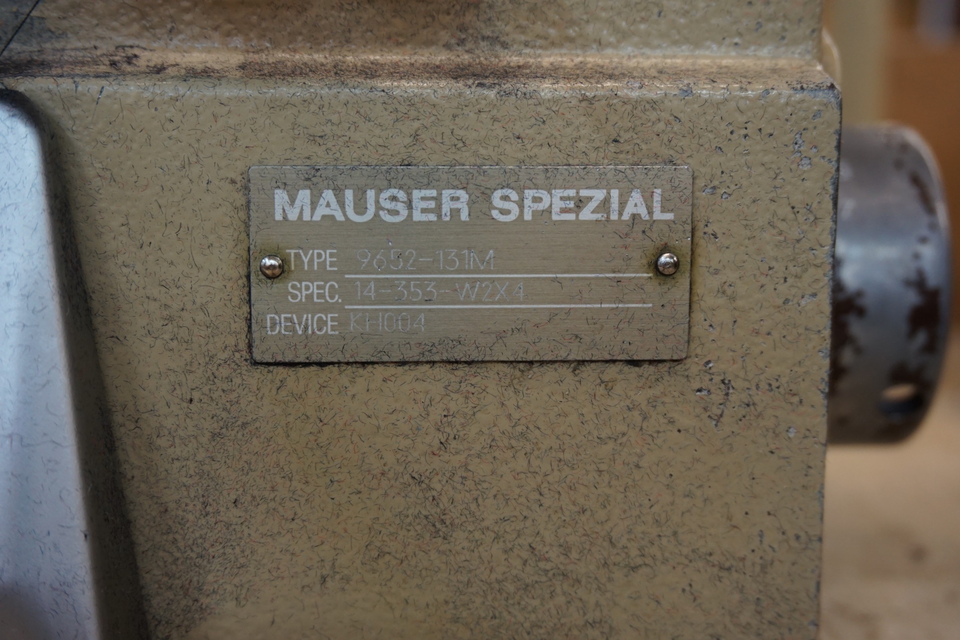 Mauser Spezial 9652-131M Twin Needle Overlock Sewing Machine