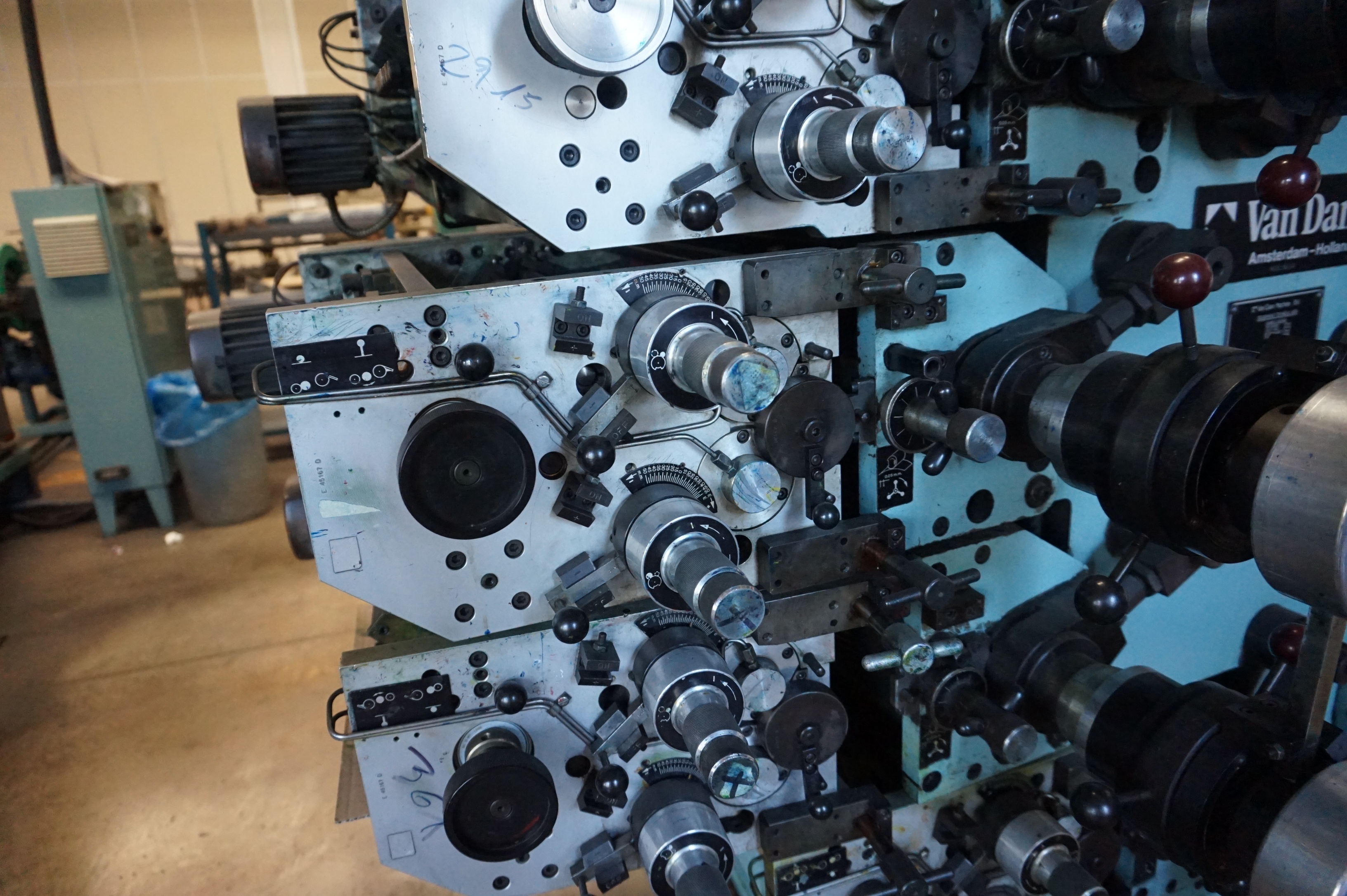 VAN DAM 560UV 6 Colour Dry Offset Cup Printing Machine