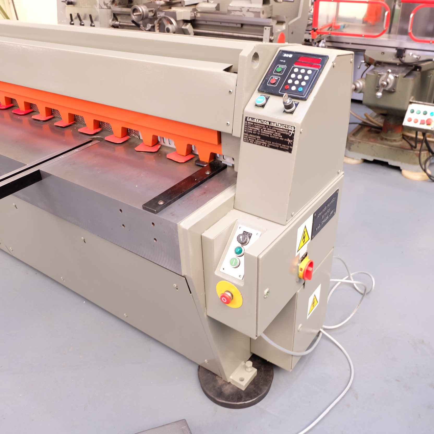 EDWARDS PEARSON Type DD Powered Guillotine