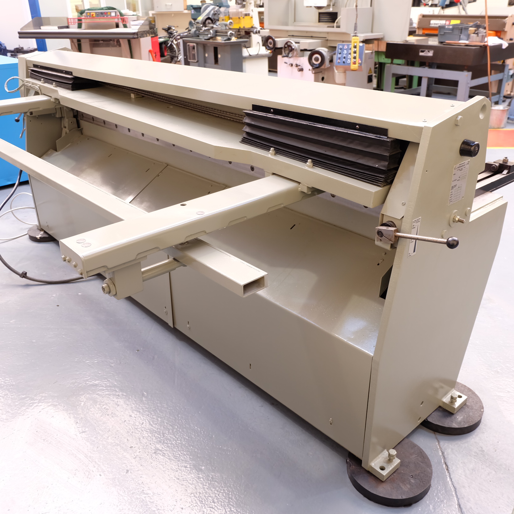 EDWARDS PEARSON Type DD Powered Guillotine