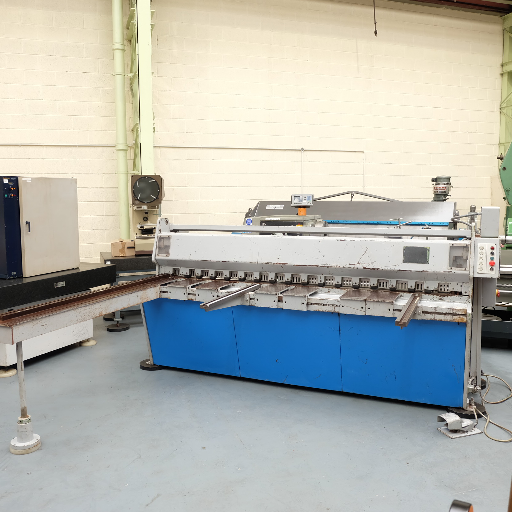 EDWARDS PEARSON Type DD Powered Guillotine