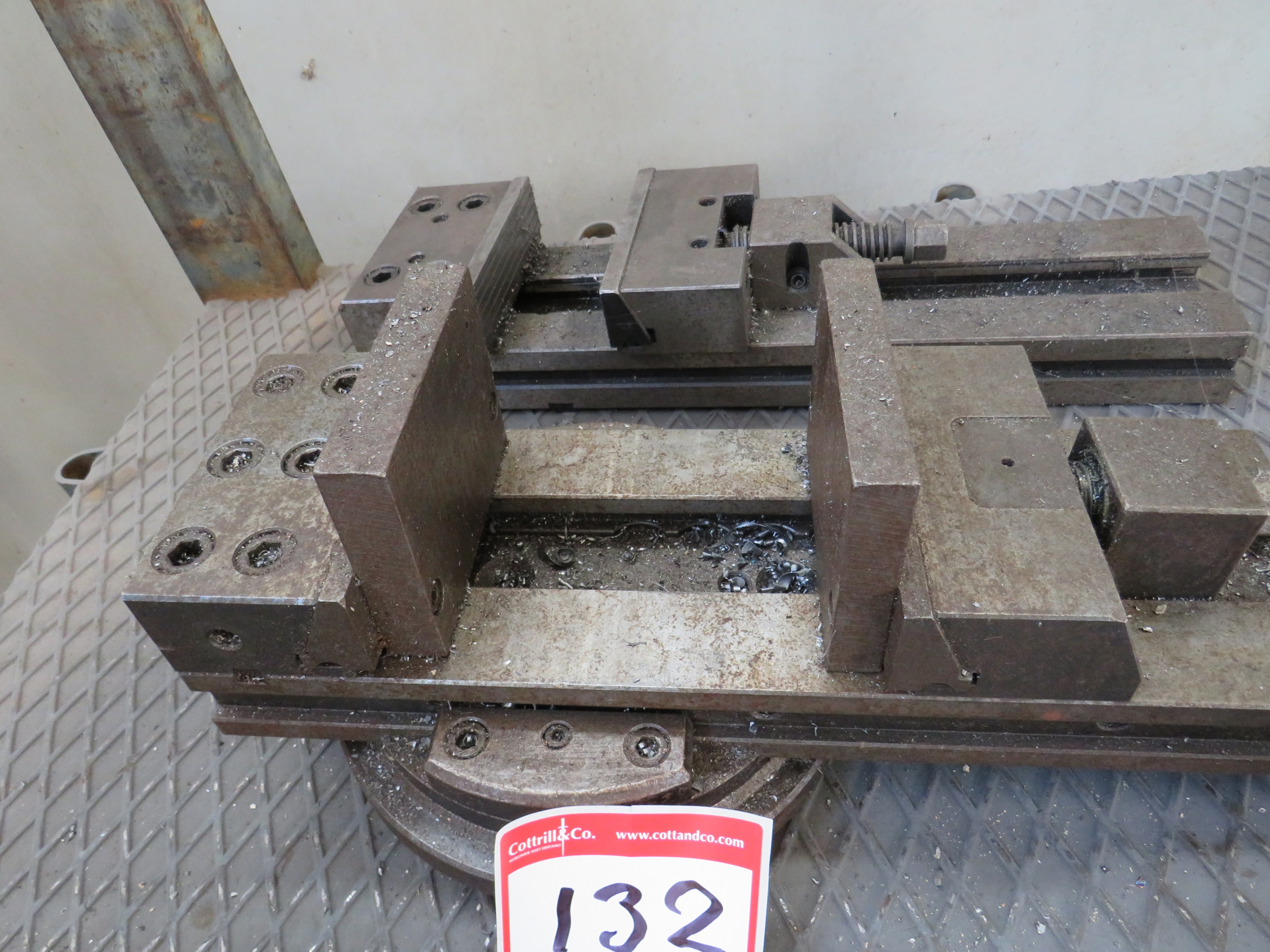 (1) 150mm Machine Vice & (1) 150mm Swivel Machine Vice