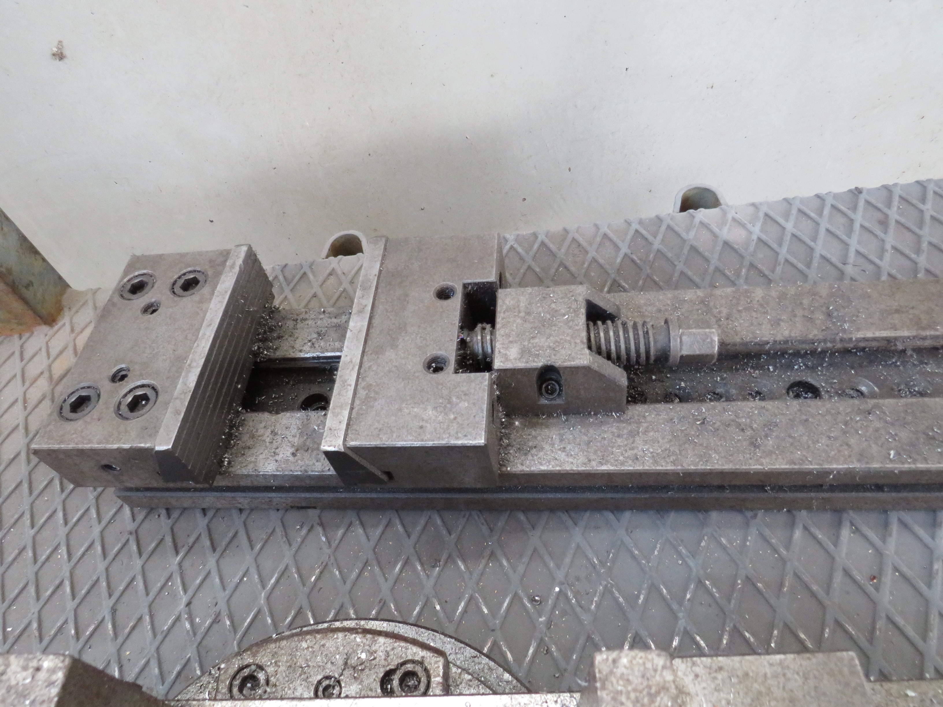 (1) 150mm Machine Vice & (1) 150mm Swivel Machine Vice