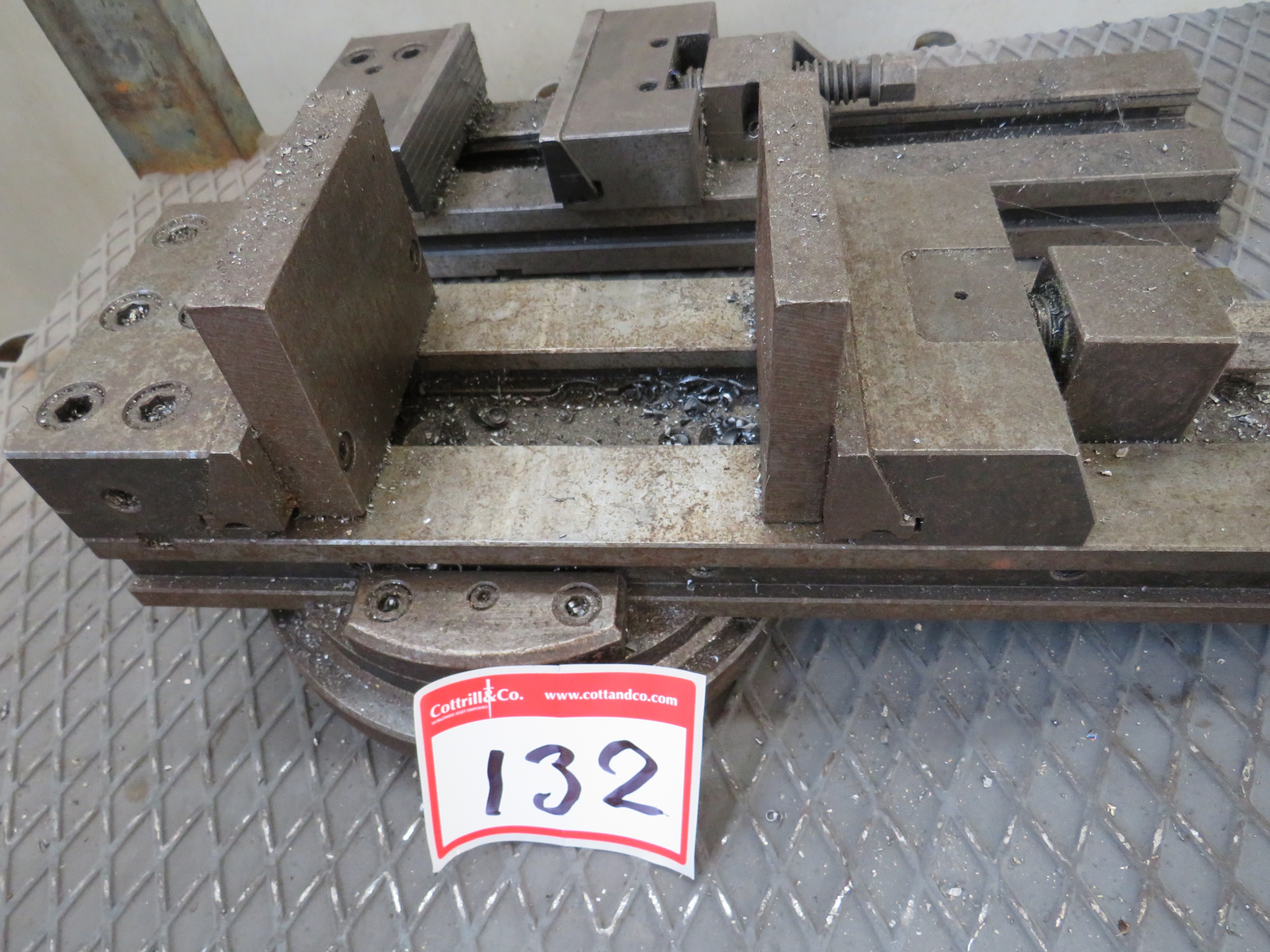 (1) 150mm Machine Vice & (1) 150mm Swivel Machine Vice