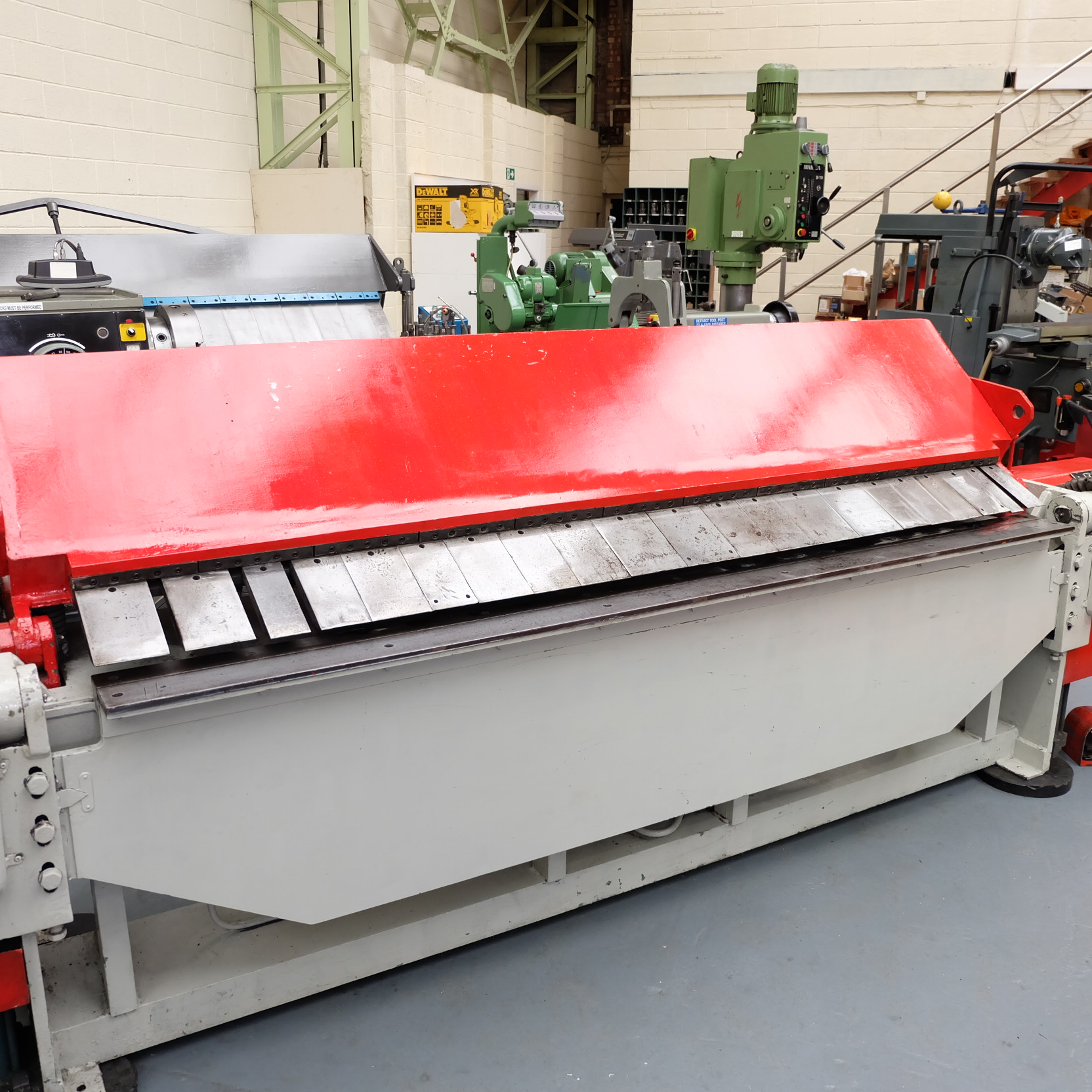 EDWARDS Model 810 Power Box & Pan Folder. Capacity 2500 x 3mm