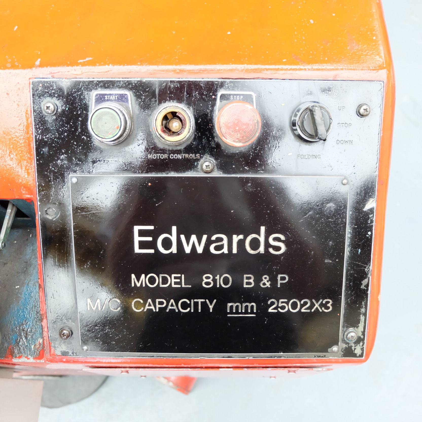 EDWARDS Model 810 Power Box & Pan Folder. Capacity 2500 x 3mm