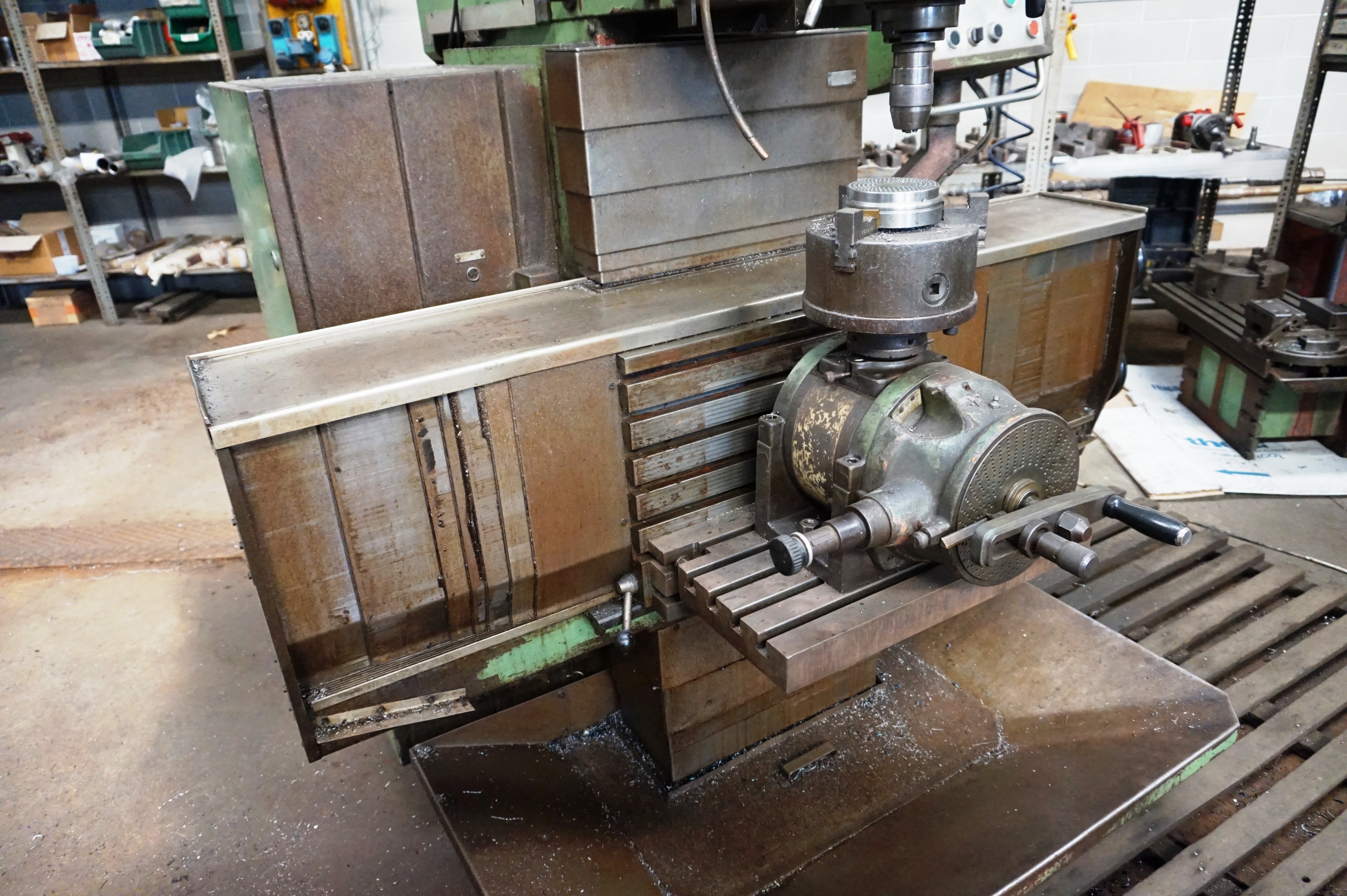 TOS FNGJ 32 Universal Milling Machine