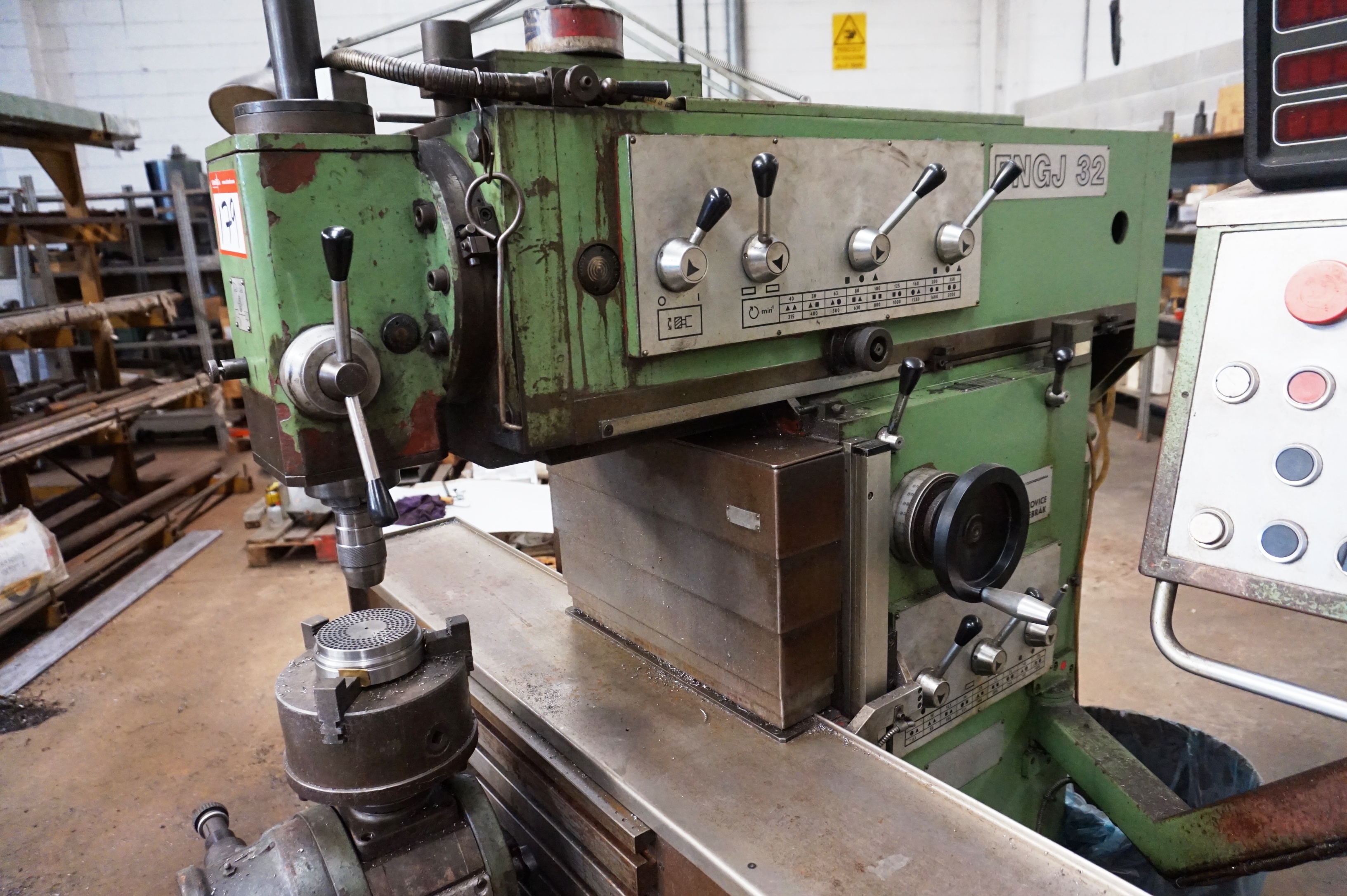 TOS FNGJ 32 Universal Milling Machine