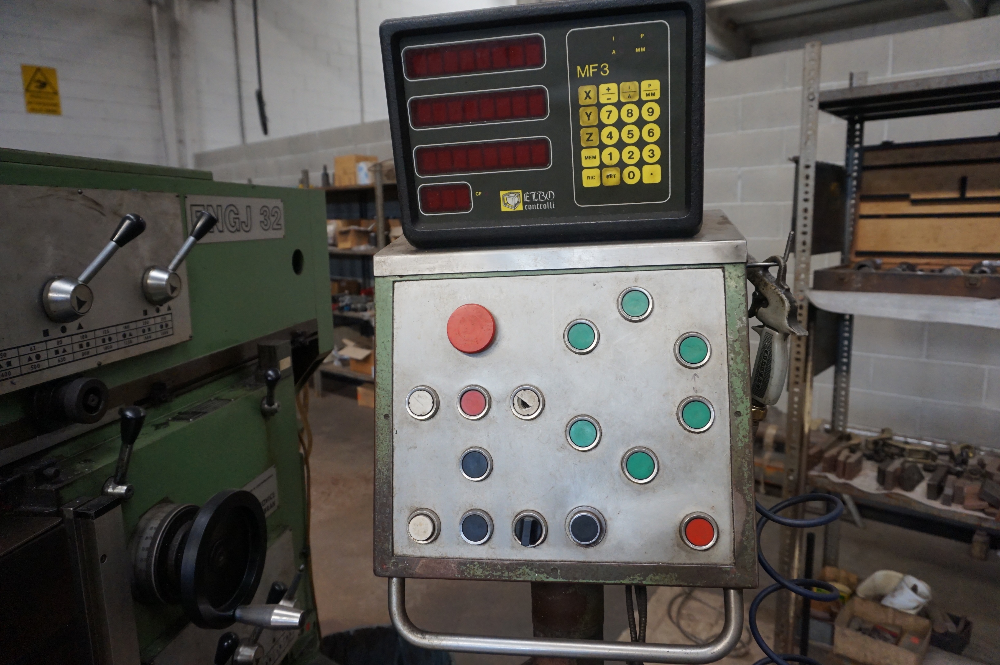 TOS FNGJ 32 Universal Milling Machine