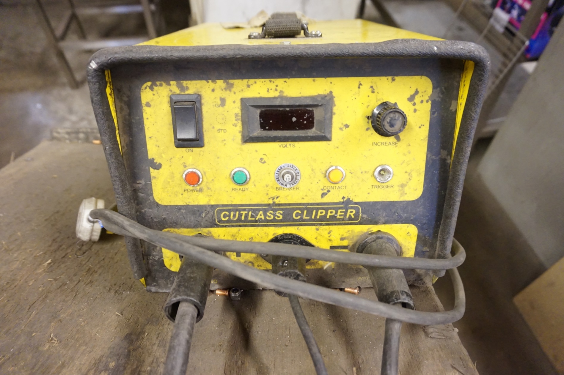 Cutlass Clipper 6 Stud Fastener