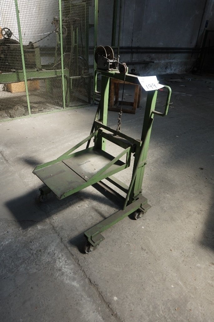 Cable Reel Lifter