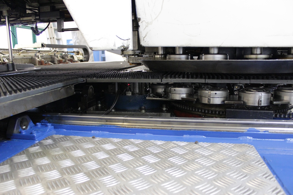 Pullmax Pullmatic 126 30 ton Punch Press with C400 PC Control