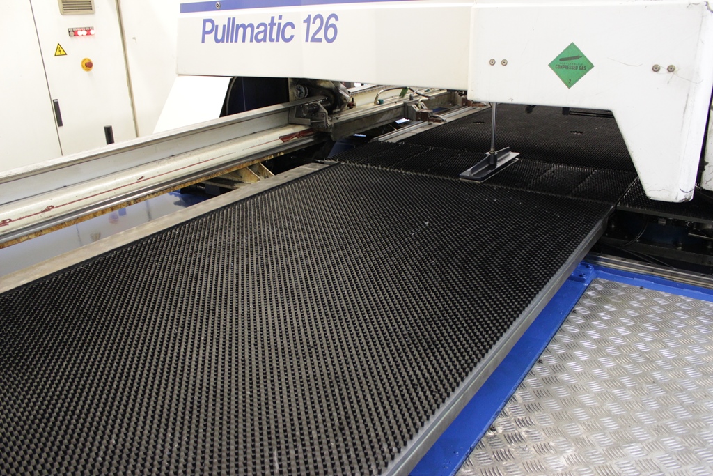 Pullmax Pullmatic 126 30 ton Punch Press with C400 PC Control