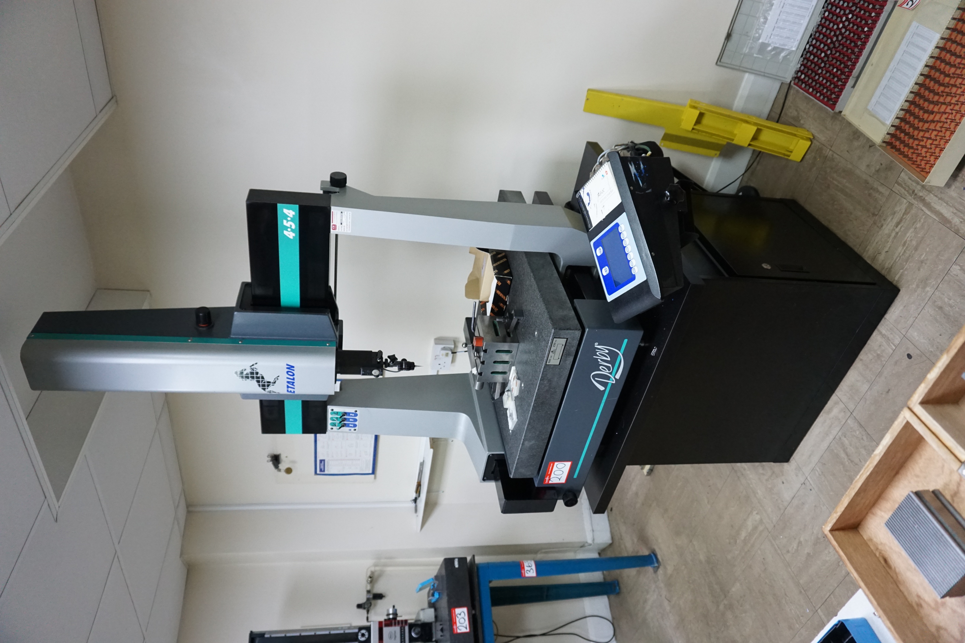 Brown and Sharpe Derby 454 Measuring Machine