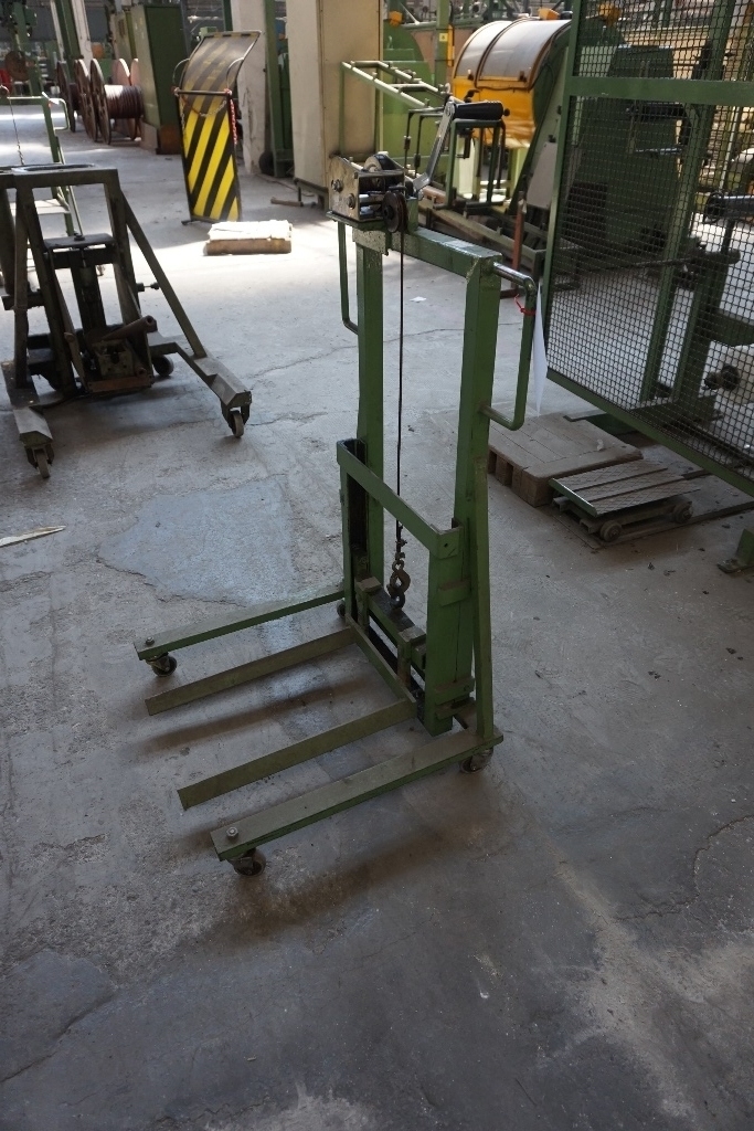 Cable Reel Lifter