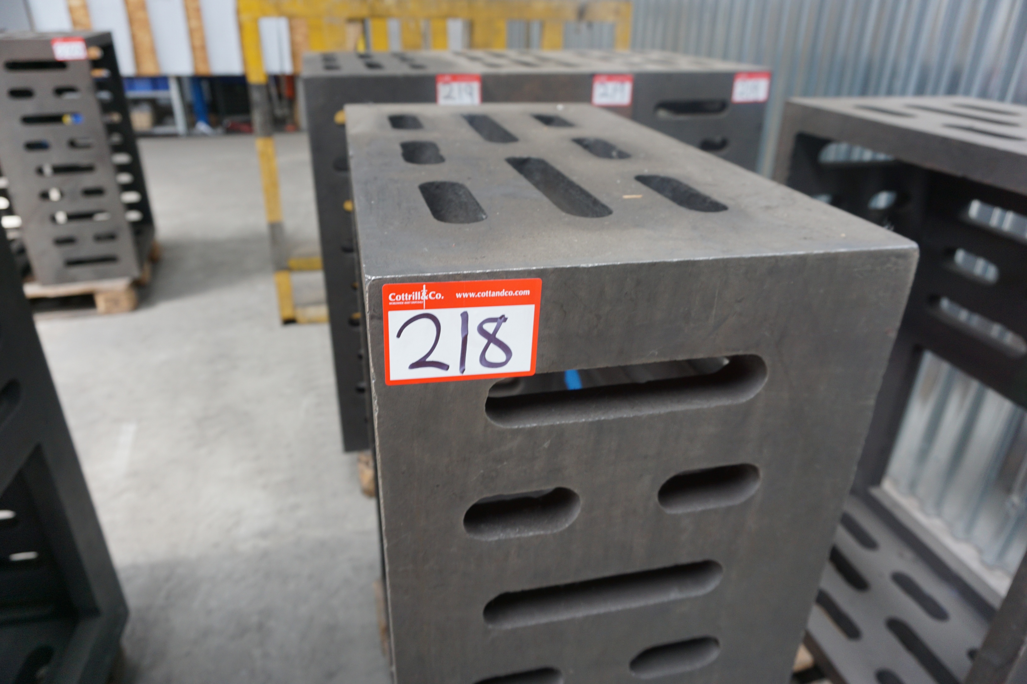 (2) x Cubes, 750mm x 400mm x 1000mm