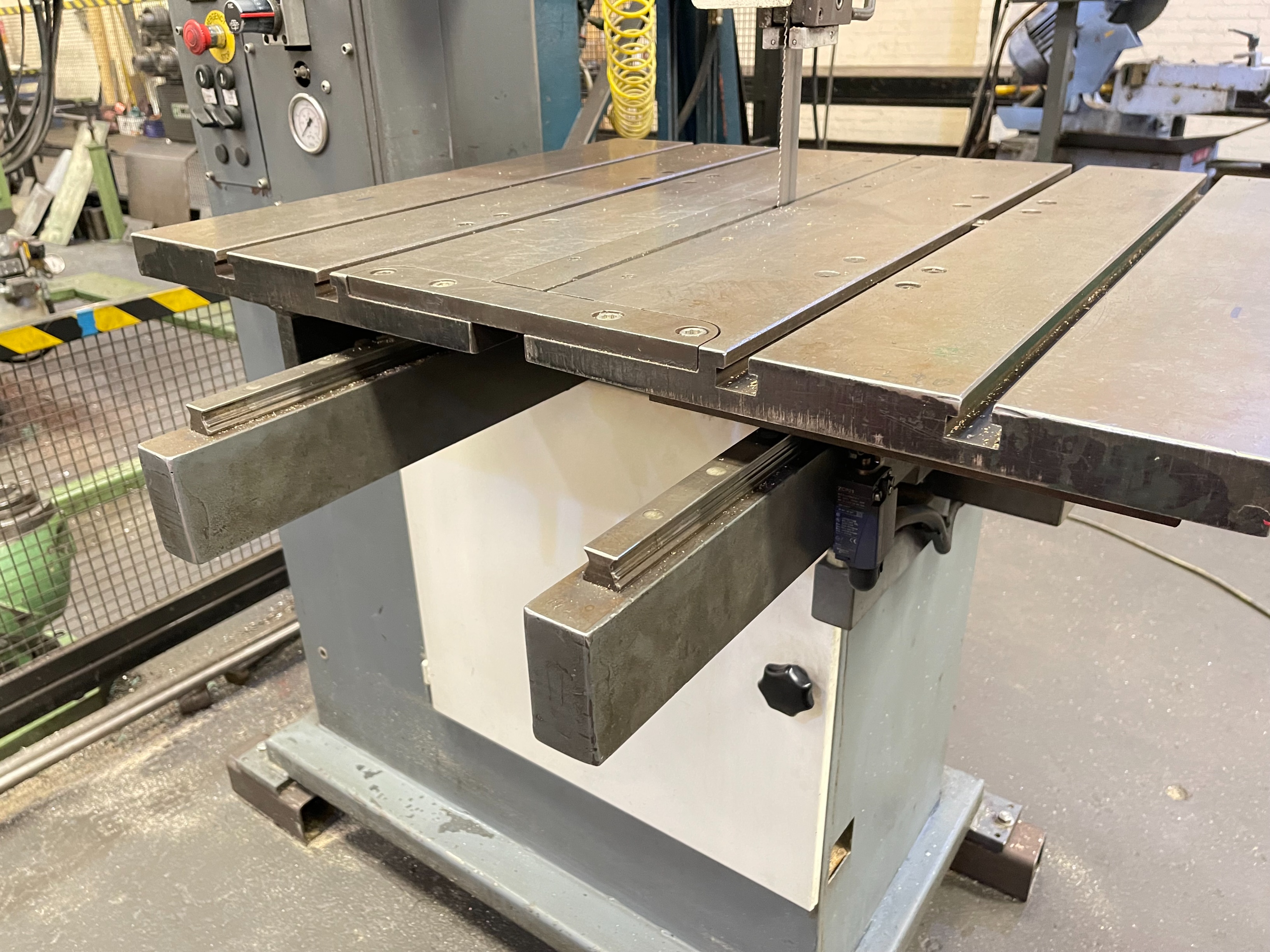 Bauer Sagemaschinen Vertical Bandsaw