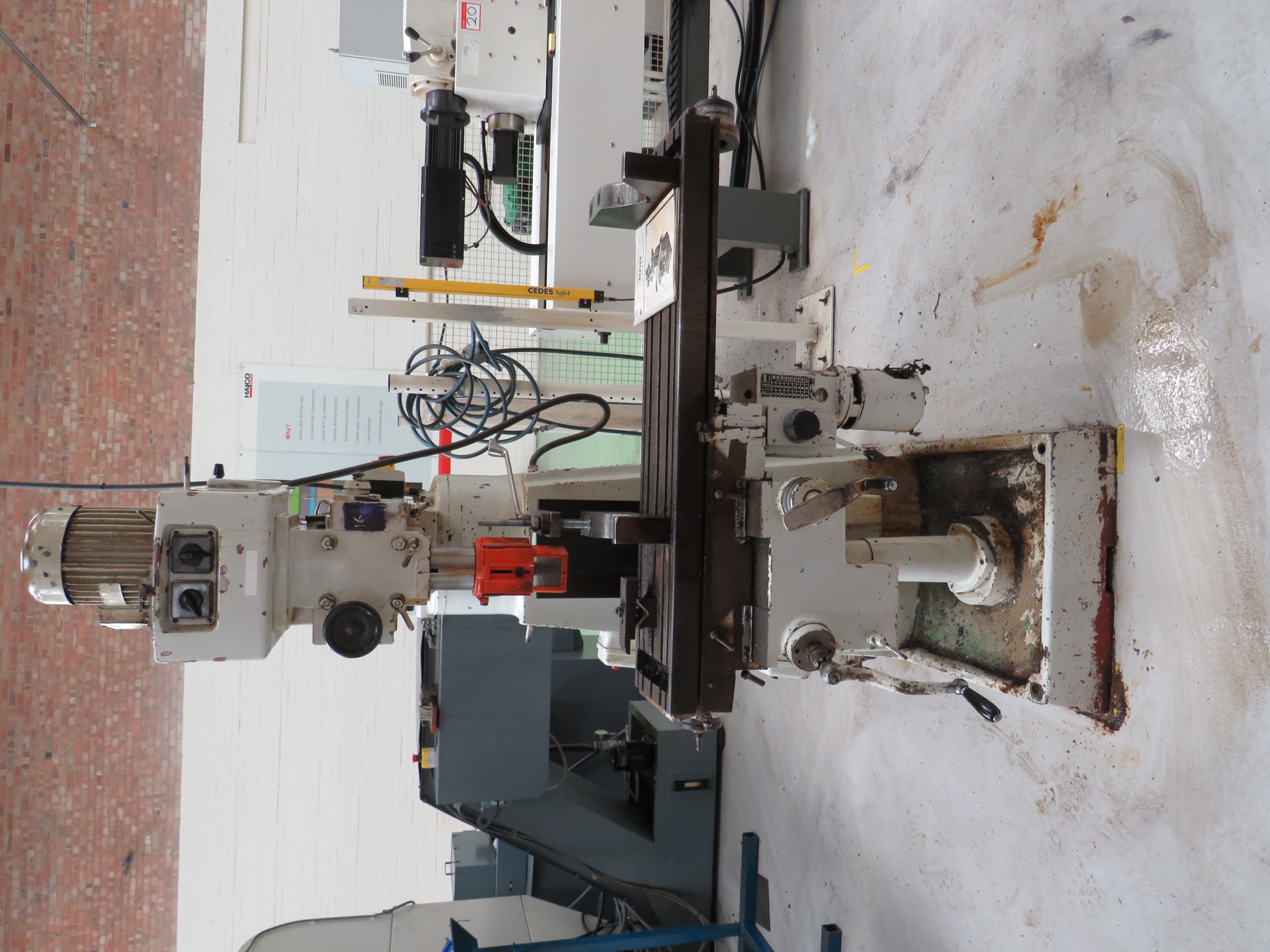 Beaver Universal Turret Milling Machine