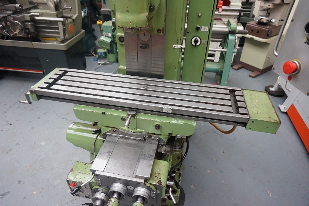 Jafo Type FWF32 Universal Milling Machine