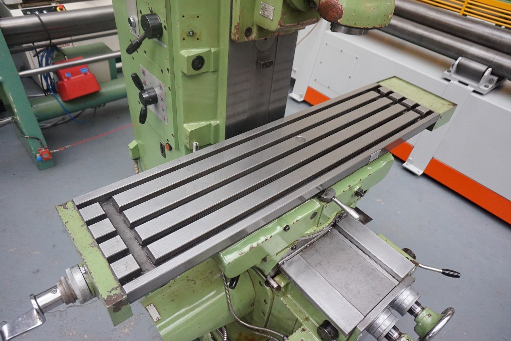 Jafo Type FWF32 Universal Milling Machine