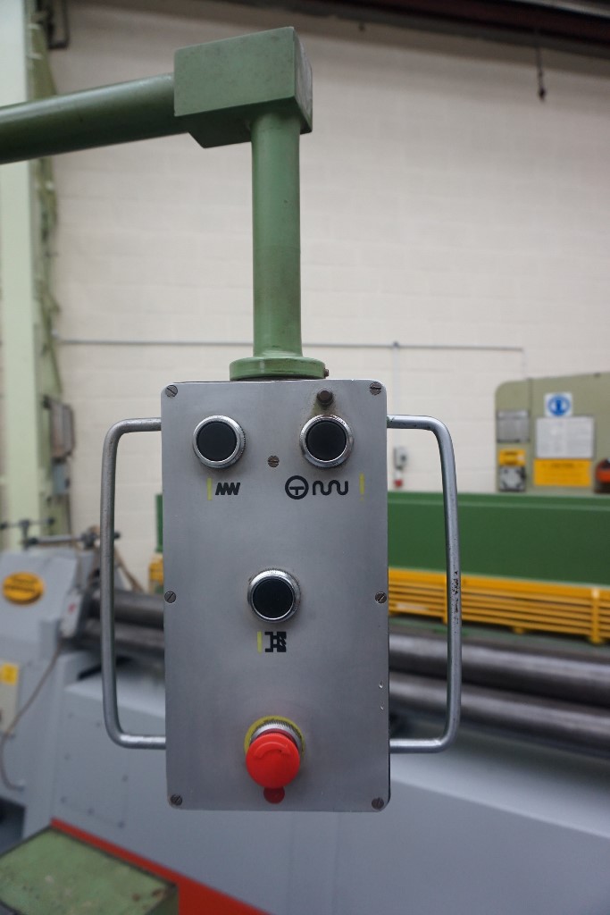 Jafo Type FWF32 Universal Milling Machine