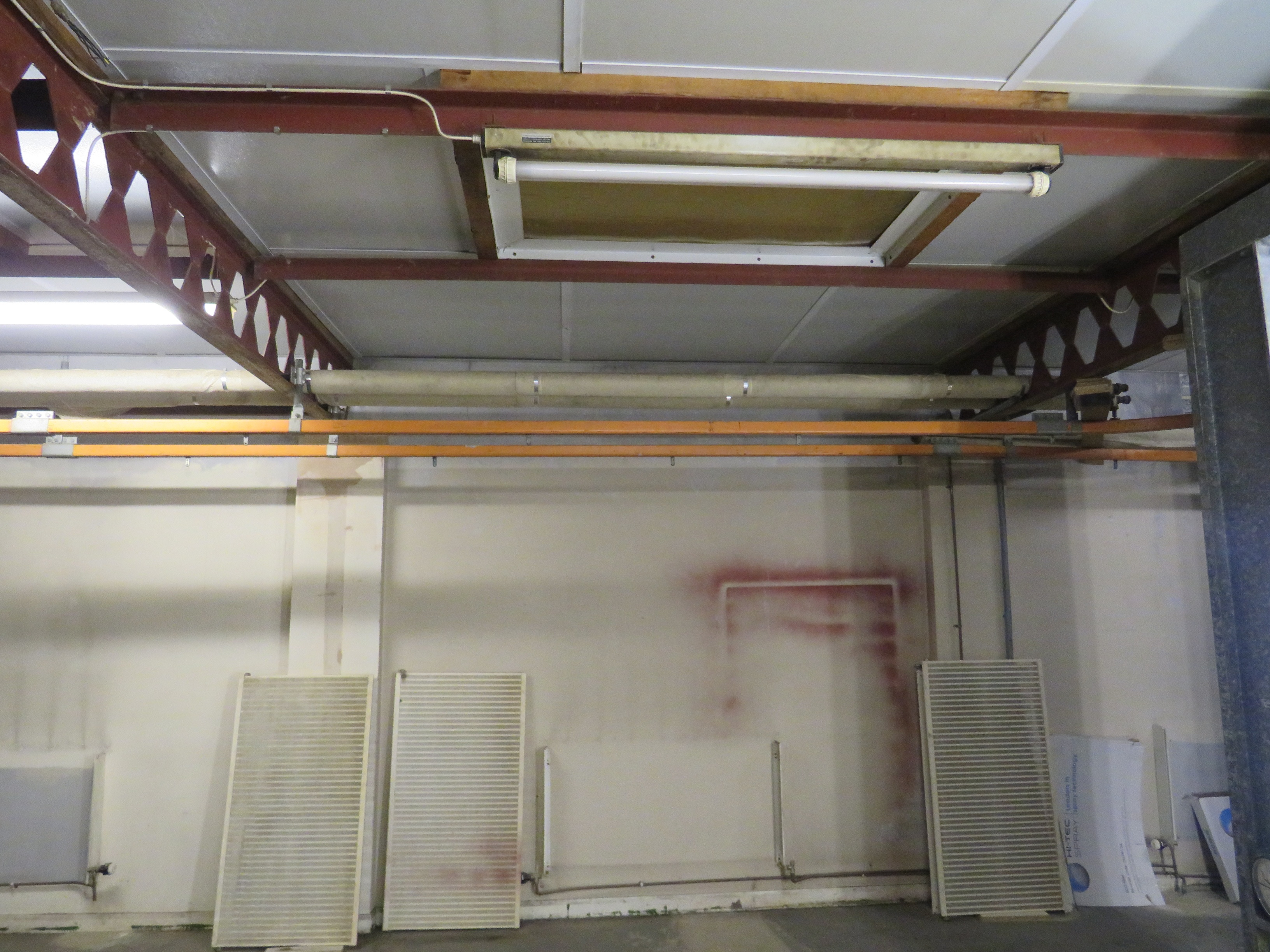 Wet Spray Booth with Spray Gun and Pot