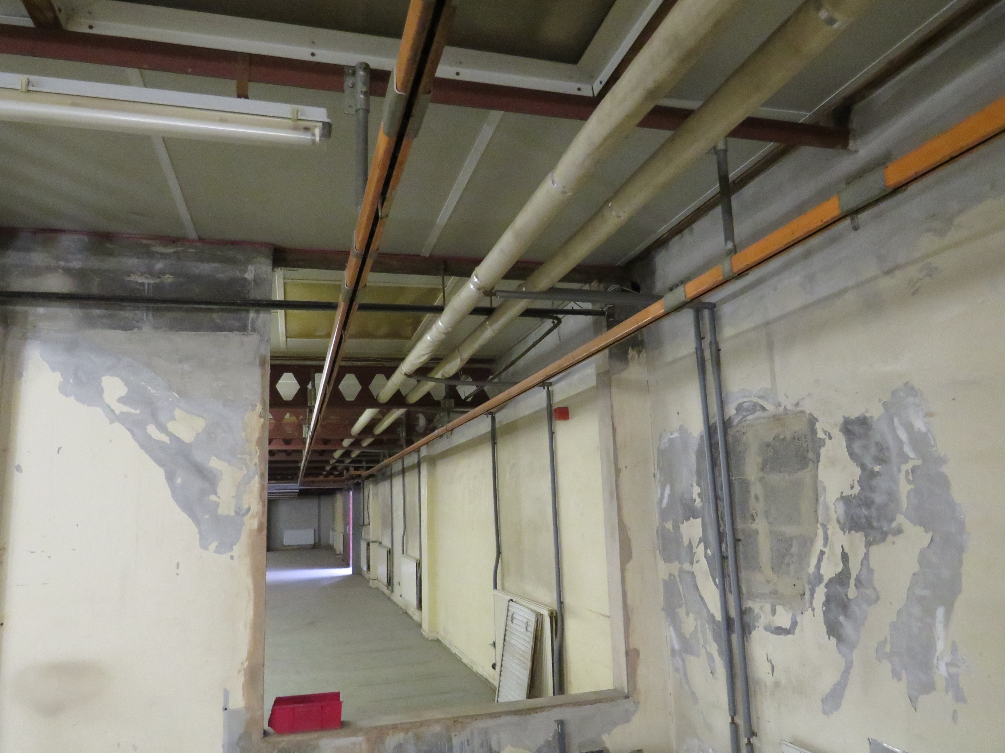 Wet Spray Booth with Spray Gun and Pot