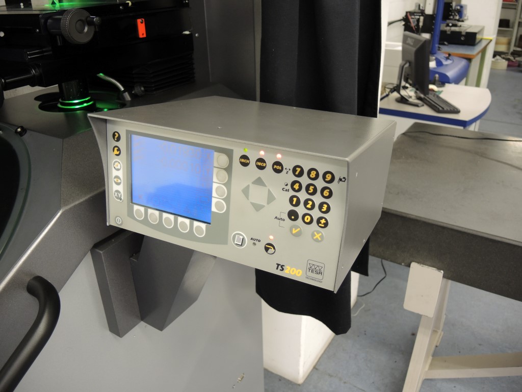 Tesa Scope Model: 06830025 500V Projector with TS200 System