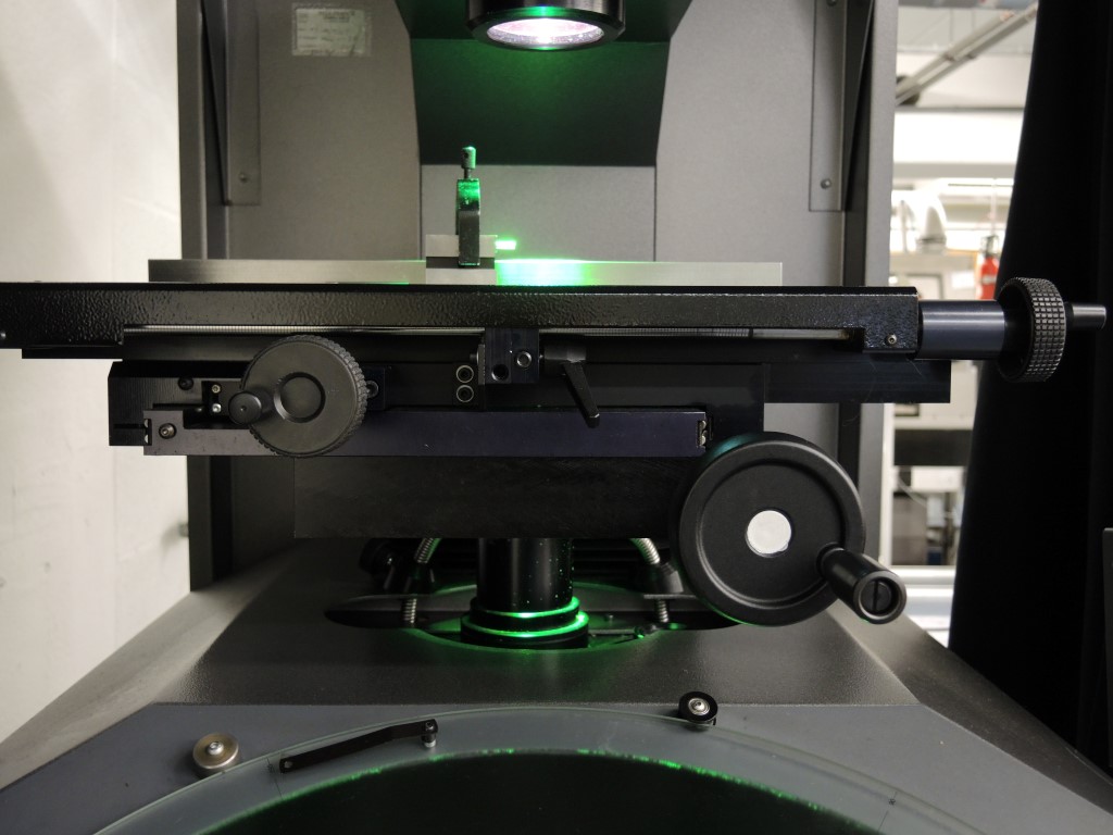 Tesa Scope Model: 06830025 500V Projector with TS200 System