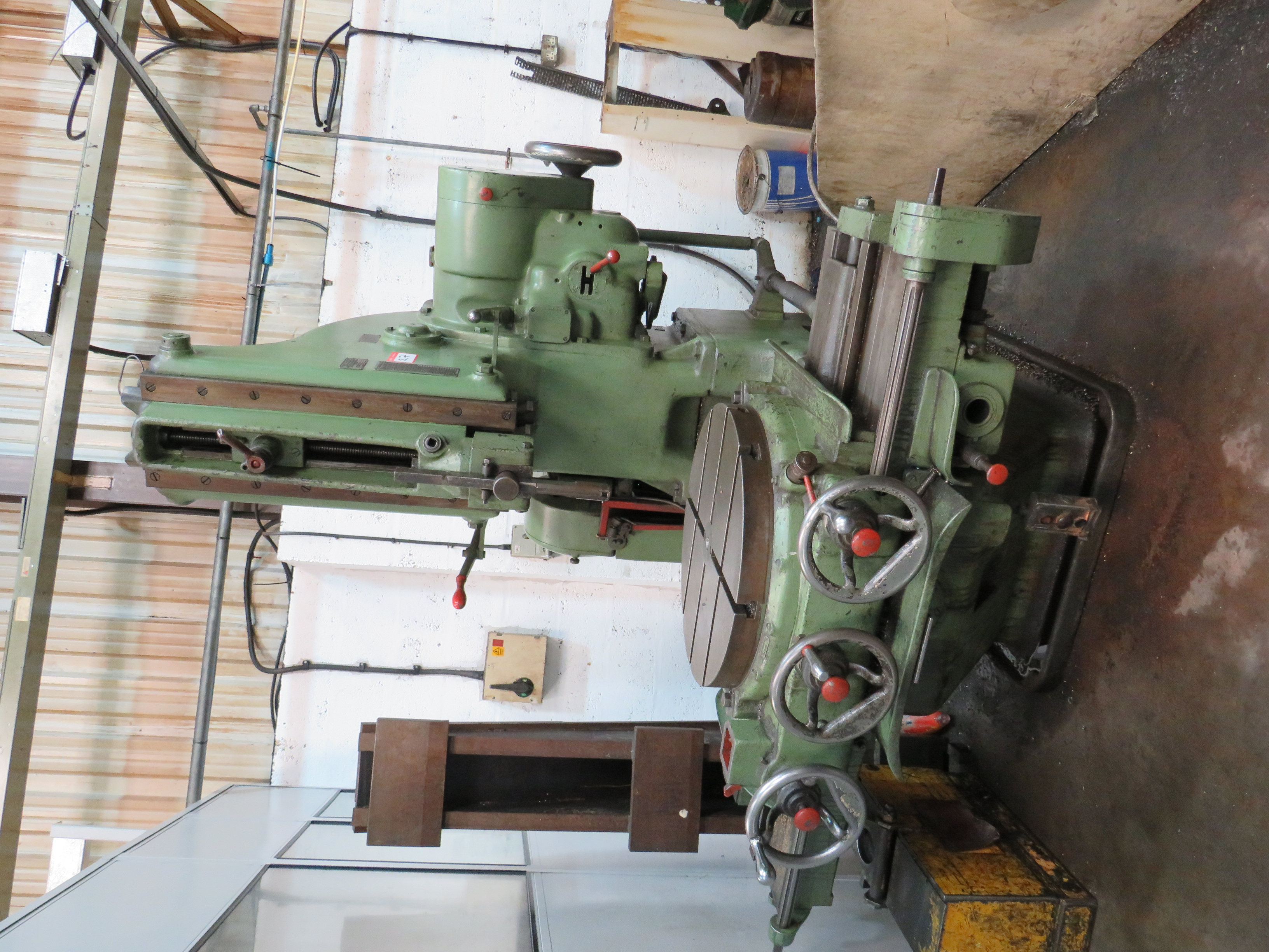 Pratt & Whitney Vertical Slotter