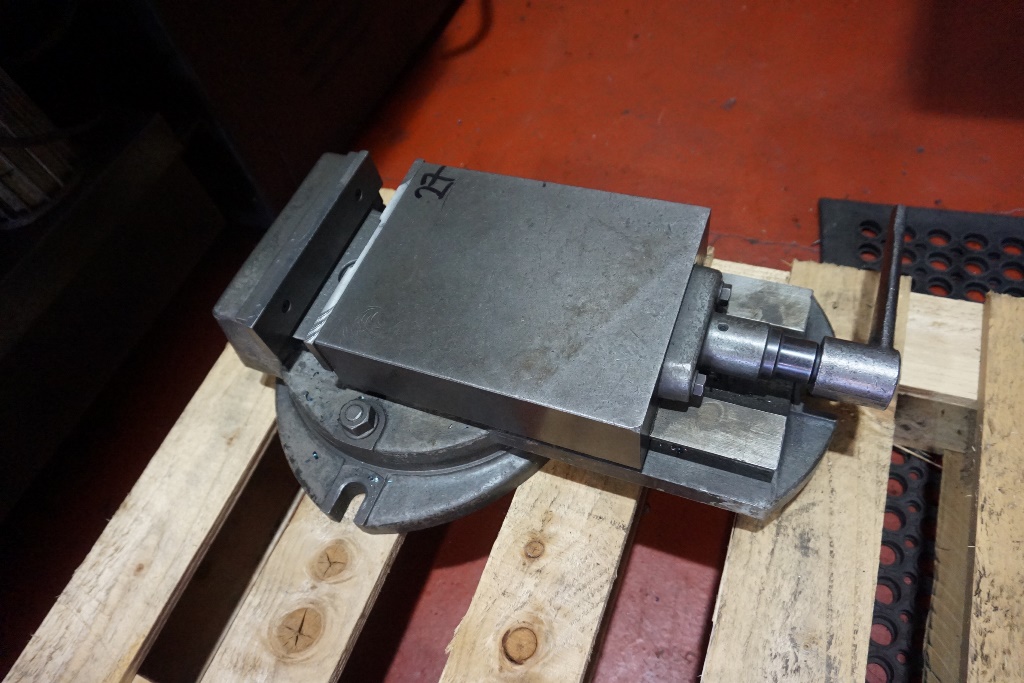 8” Swivel Machine Vice