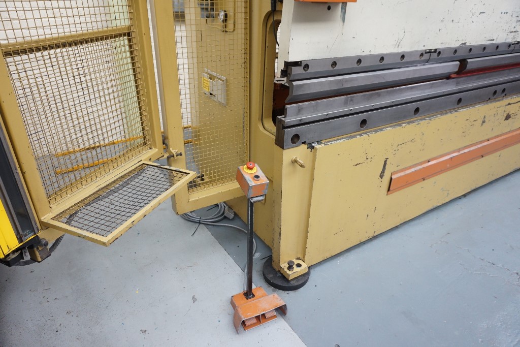Edwards Pearson Type RT4 150/4100 Hydraulic Press Brake