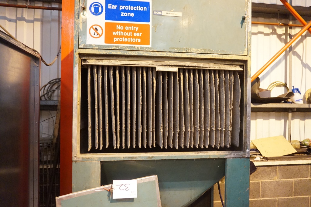 DCE Unimaster UMA G8 Dust Extraction Cabinet.