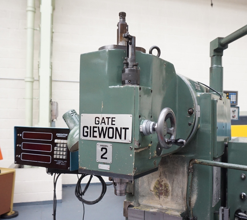 Gate Giewont Type FYD32 No.2 Vertical Milling Machine