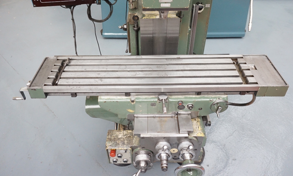 Gate Giewont Type FYD32 No.2 Vertical Milling Machine