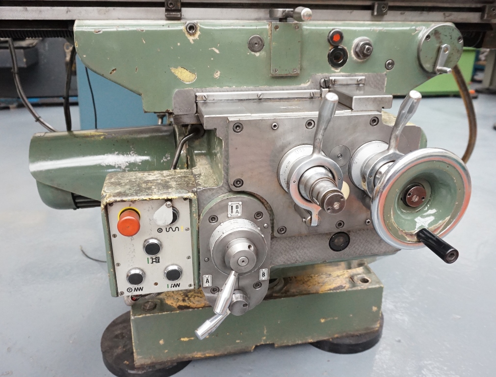 Gate Giewont Type FYD32 No.2 Vertical Milling Machine