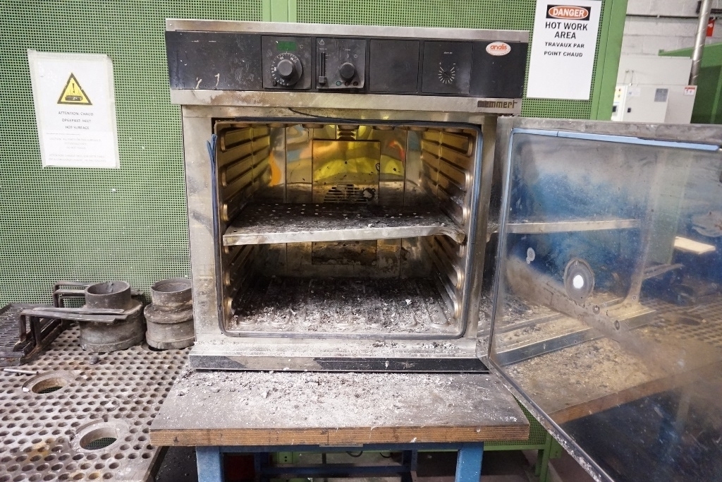 Memmert Oven
