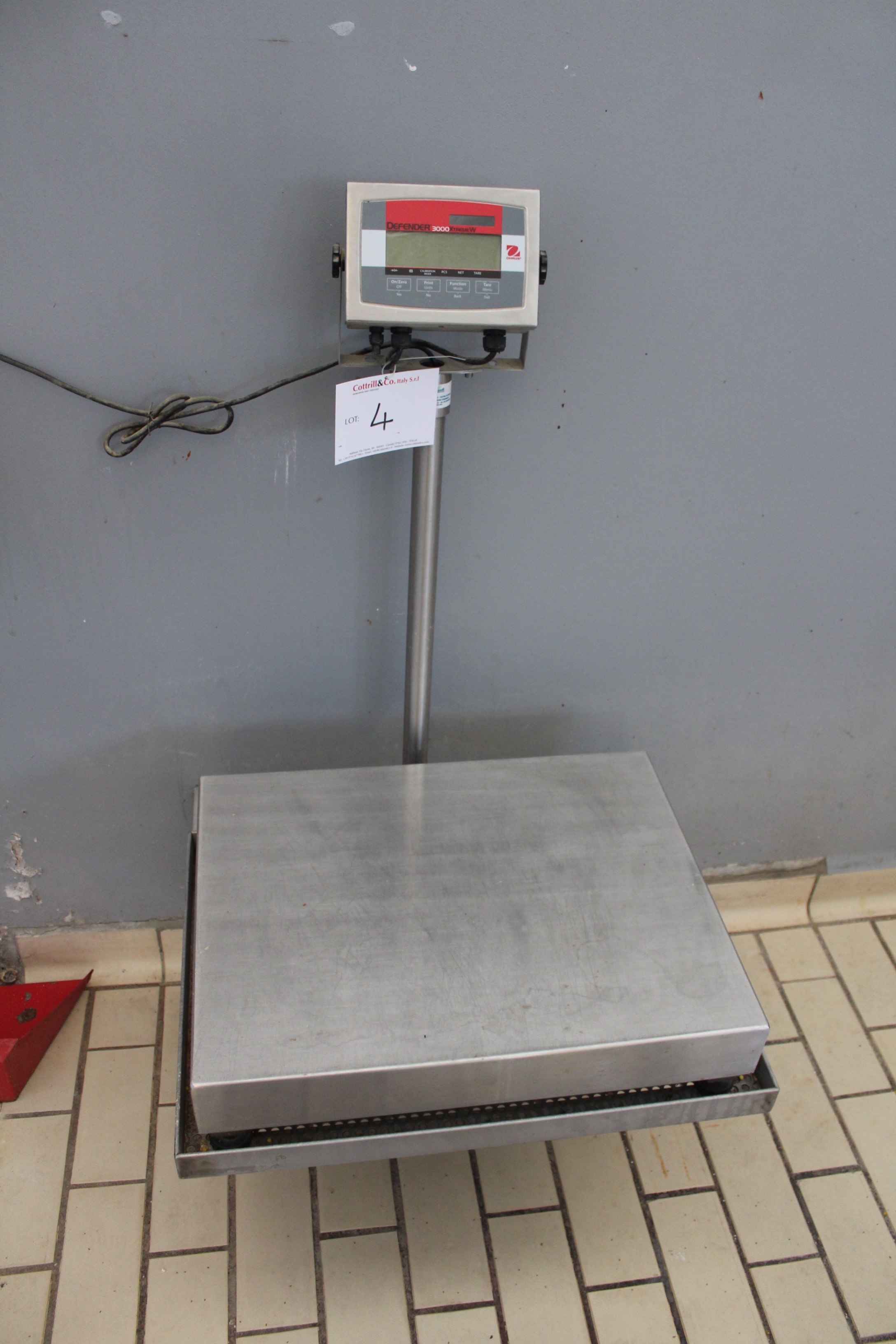 Ohaus Model Defender 3000 Xtreme W Electronic Platform Scale