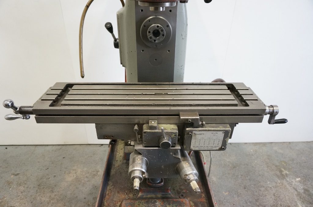 Elliott Type 00. Horizontal/Vertical Milling Machine