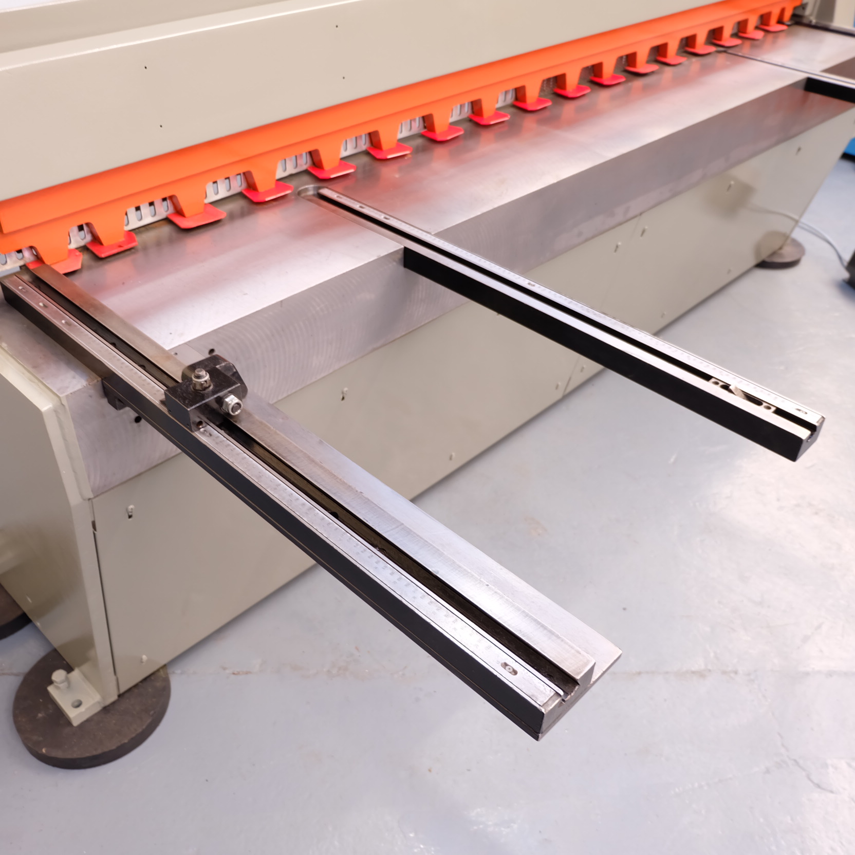 Edwards Pearson Type DD Powered Guillotine