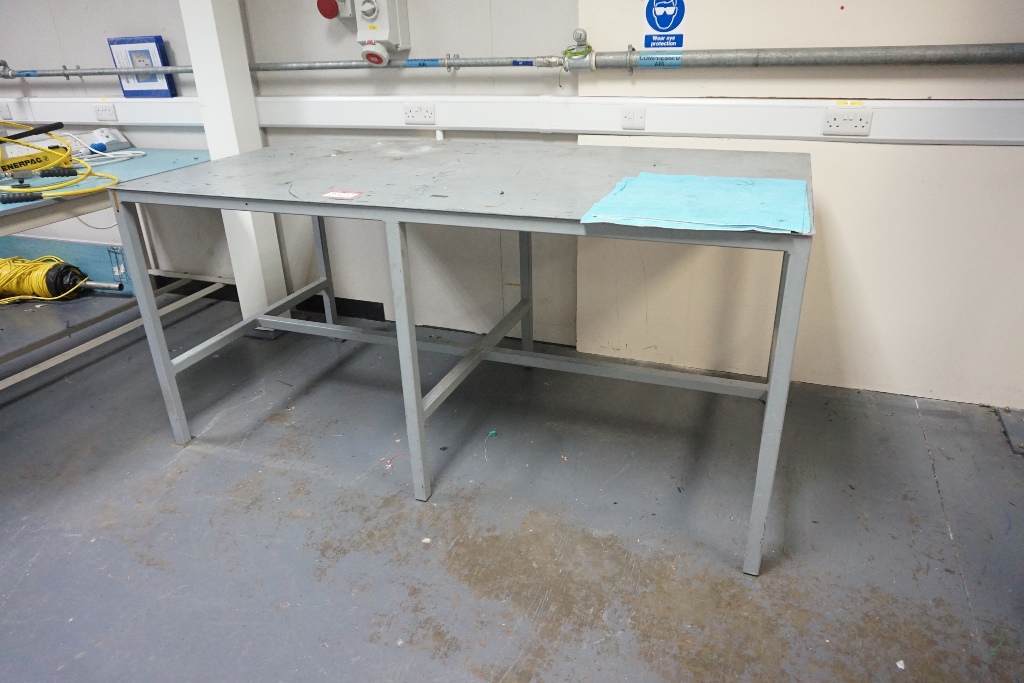 (4) Anti-static Work Benches